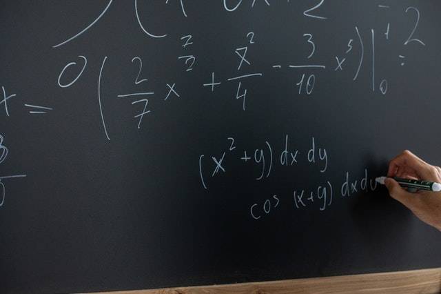9 Ejemplos de problemas competenciales de Matemática (Álgebra)